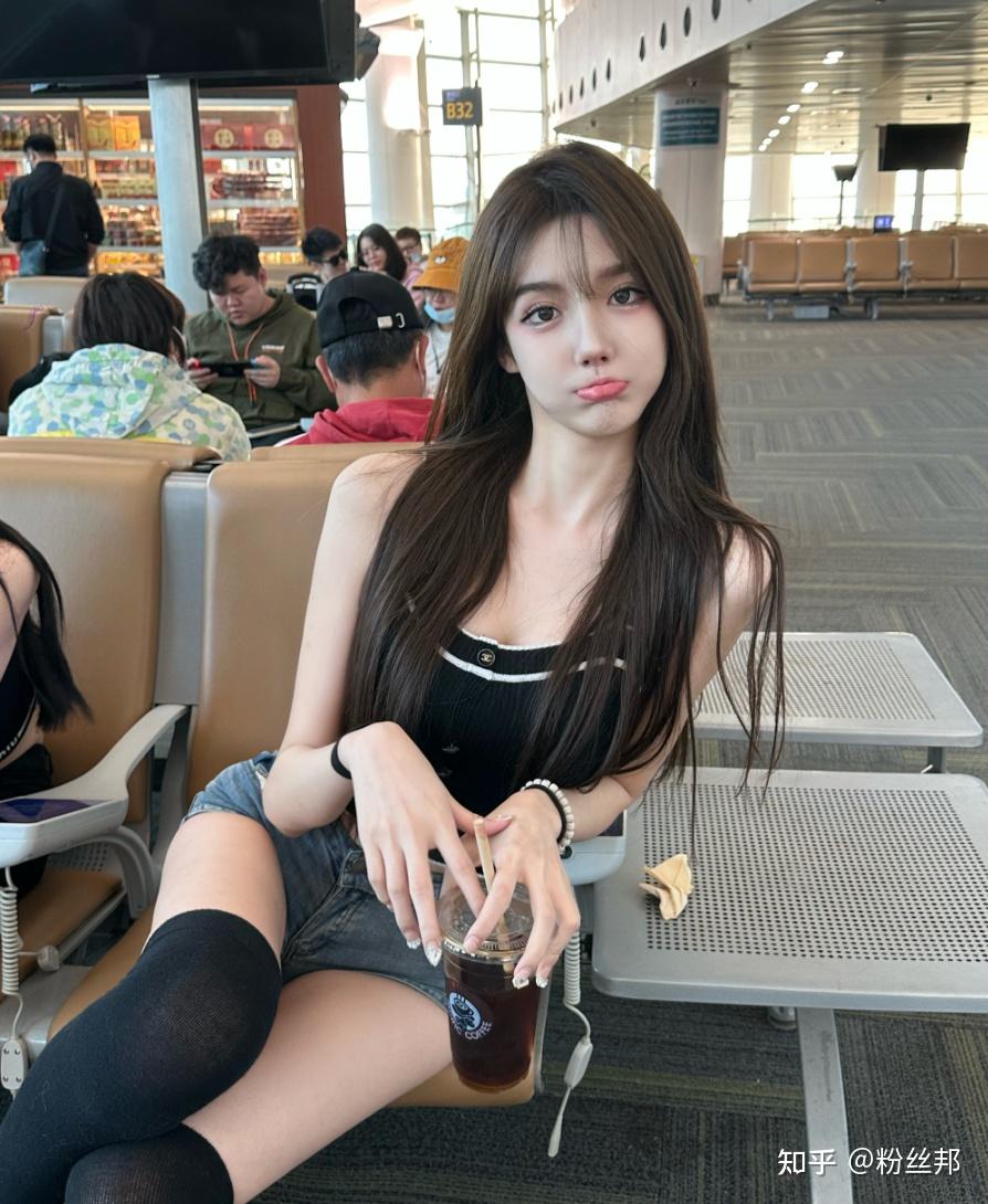 脸部前后60次“修改”，变性网红艾比分享整容经历，还是以前好看 - 知乎