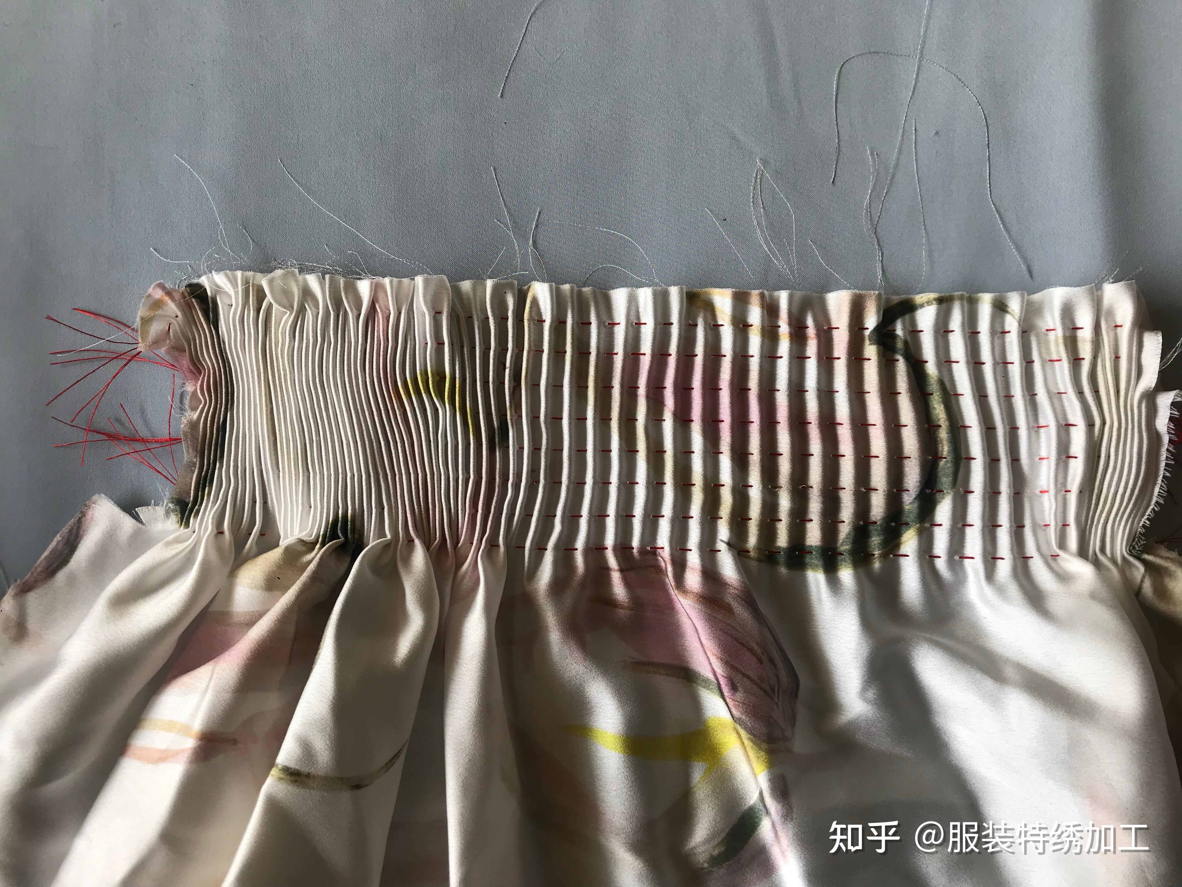 【缩褶绣面料抽褶】科普特种绣花加工工艺，分享汉服面料褶皱工艺。 - 知乎