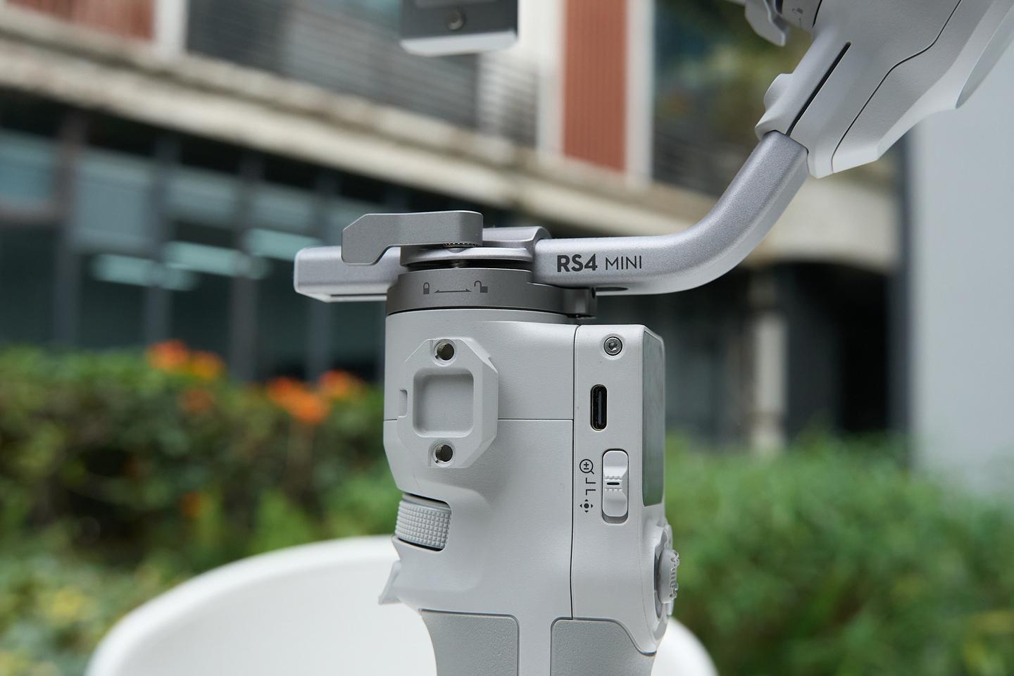 DJI RS4 Mini首发评测：特色鲜明的入门级专业云台 - 知乎