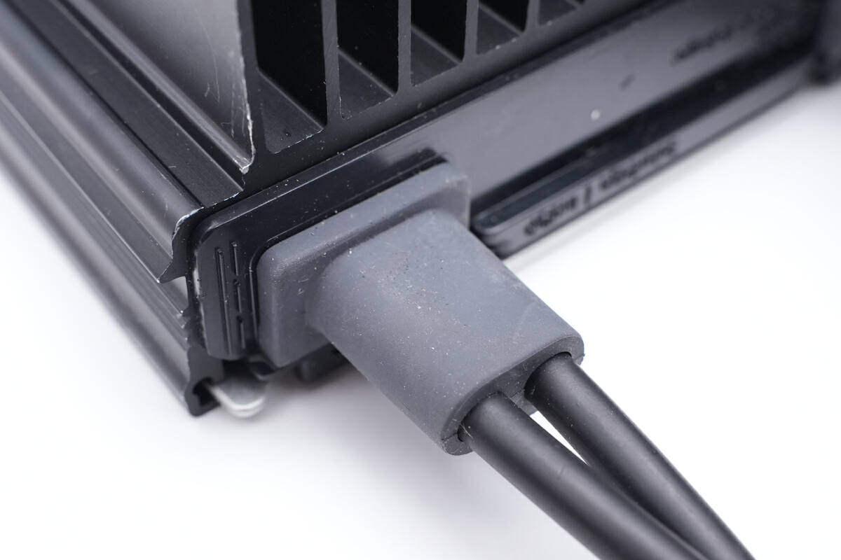 拆解报告：SolarEdge 700W太阳能电池功率优化器 - 知乎