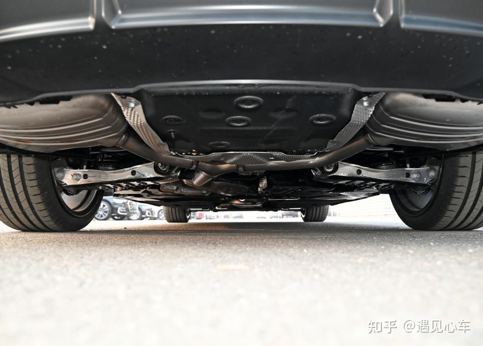 奥迪A4L试驾体验，性能操控舒适度全面分析！ - 知乎