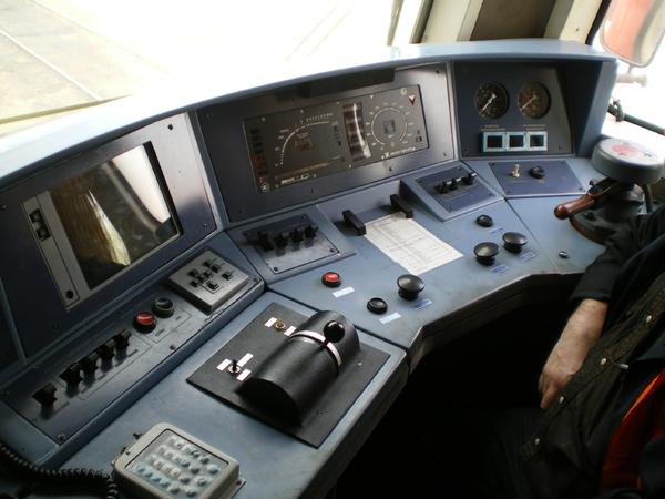 【铁道科普】苏联铁路准高速干线客运内燃机车经典之作——TEP70型 - 知乎