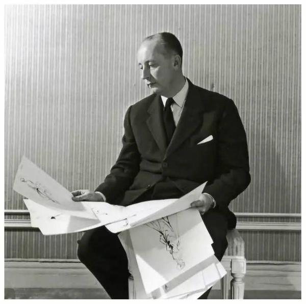 【换一种方式讲故事 】从 A 到 Z 来叙述 Dior 的品牌故事 - 知乎