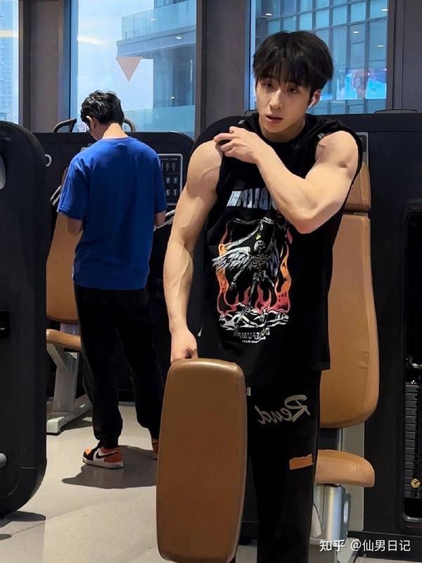 反差感YYDS！184cm肌肉小奶狗也太会了…… - 知乎