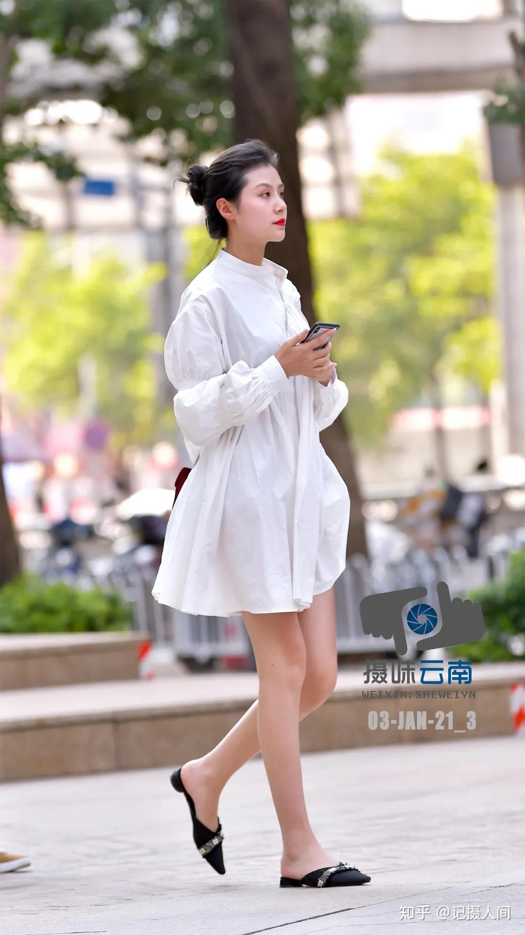 街拍：美女性感衬衫裙突显优雅气质，犹如温婉自然的邻家小妹 - 知乎