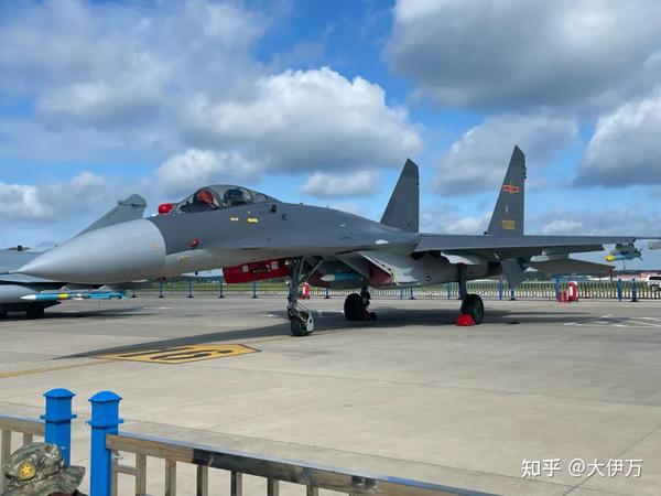长春航展上大伊万唯二关注的战机——歼-11BG型有哪些用途？是歼-20不香了吗？ - 知乎