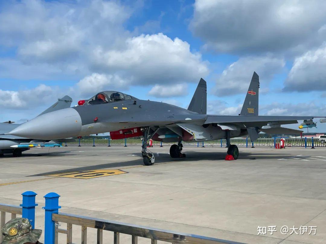 长春航展上大伊万唯二关注的战机——歼-11BG型有哪些用途？是歼-20不香了吗？ - 知乎