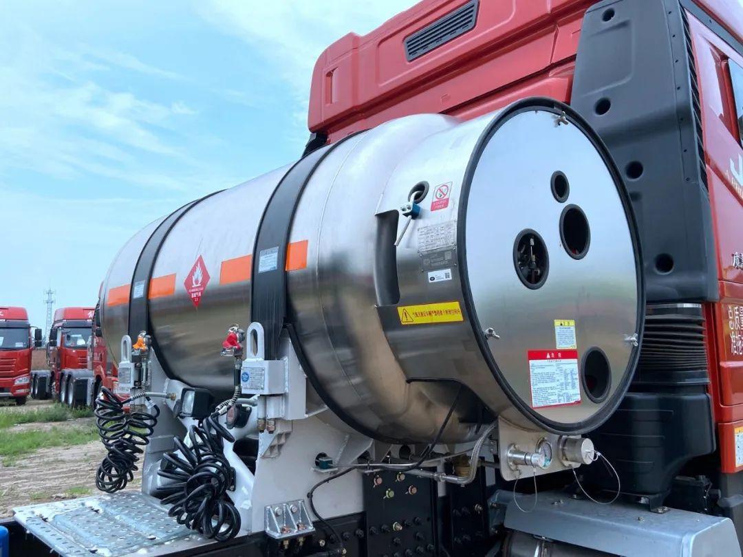 低气耗一趟能省70块 实拍530马力解放J6P LNG重卡 - 知乎