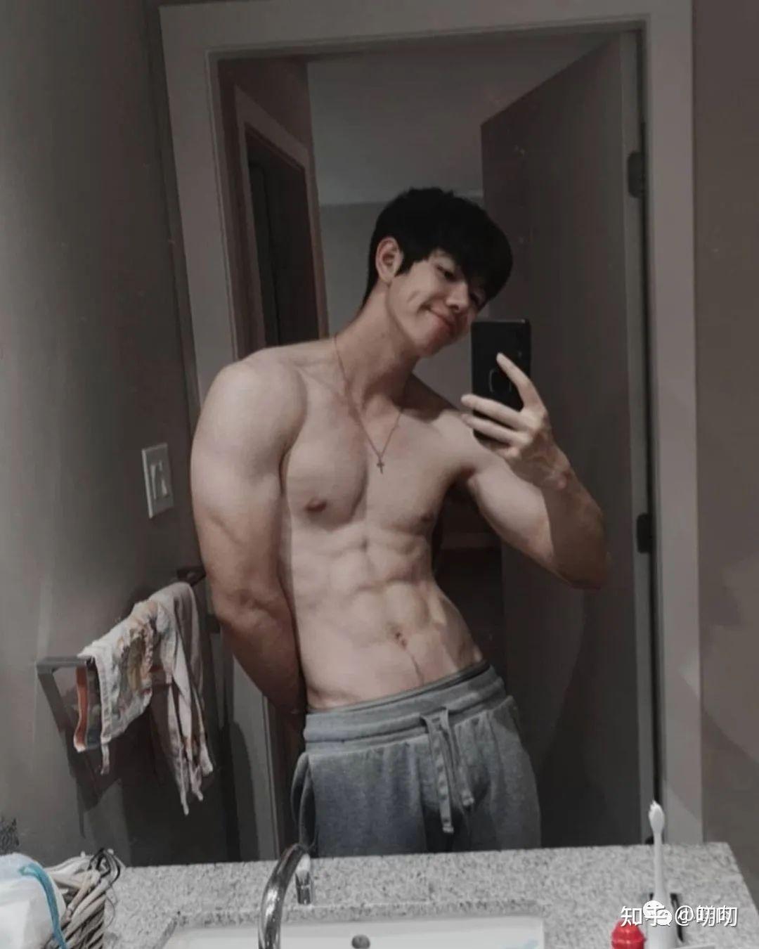 190cm肌肉男护士爆红，这身材也太绝了！ - 知乎