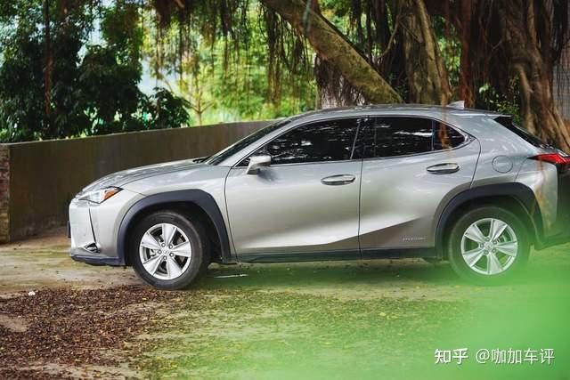 路面稀客-雷克萨斯UX260h-探.趣版 - 知乎