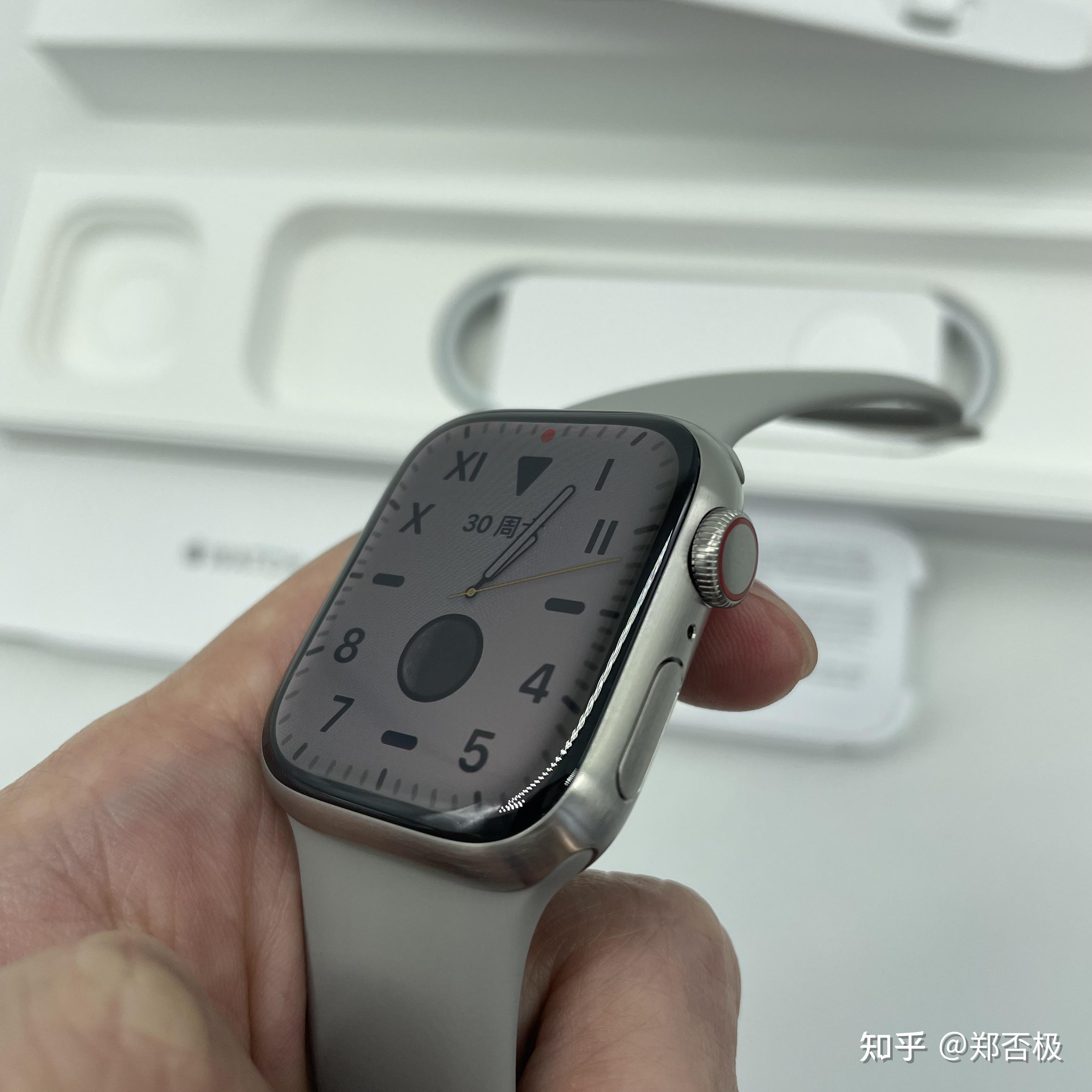 APPLE WATCH S7 钛合金版本开箱 - 知乎
