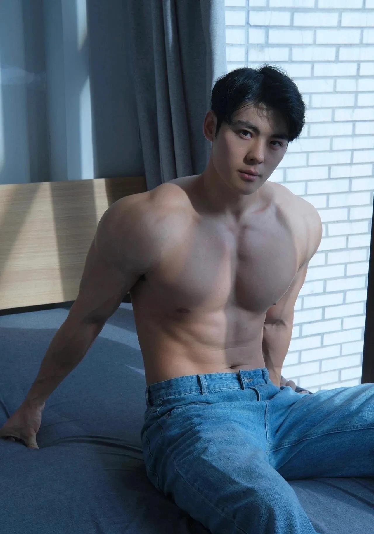 186CM肌肉健身男模，这身材也太可了！ - 知乎