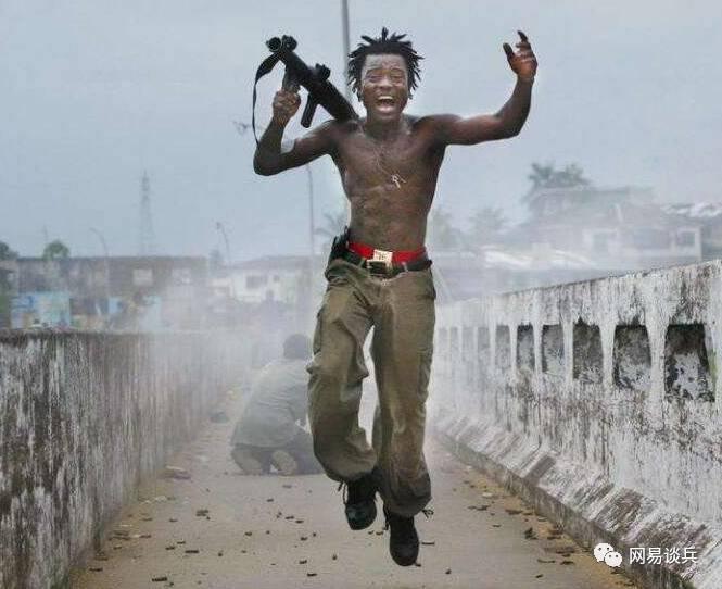 战狼2吴京铁丝网挡火箭弹?现实中不可能实现 - 知乎