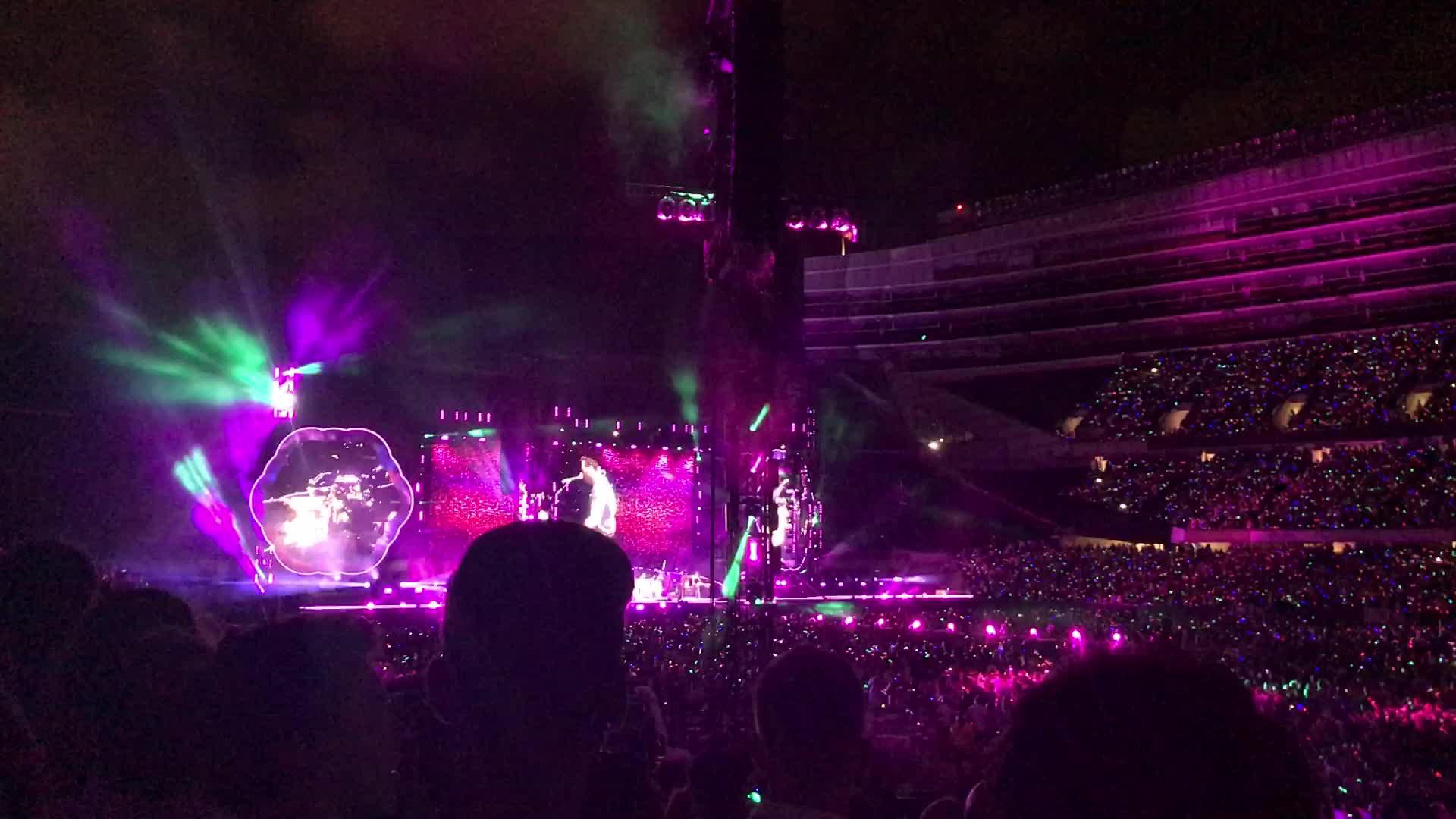 Coldplay的演唱会到底有多美？ - 知乎