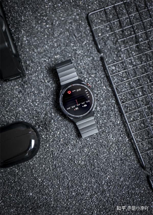 华为WATCH GT 3保时捷设计款评测：气质奢华大气