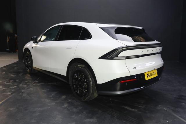 预售23.58万元，小鹏G7首发亮相！3颗AI芯片、AR-HUD，续航702km - 知乎