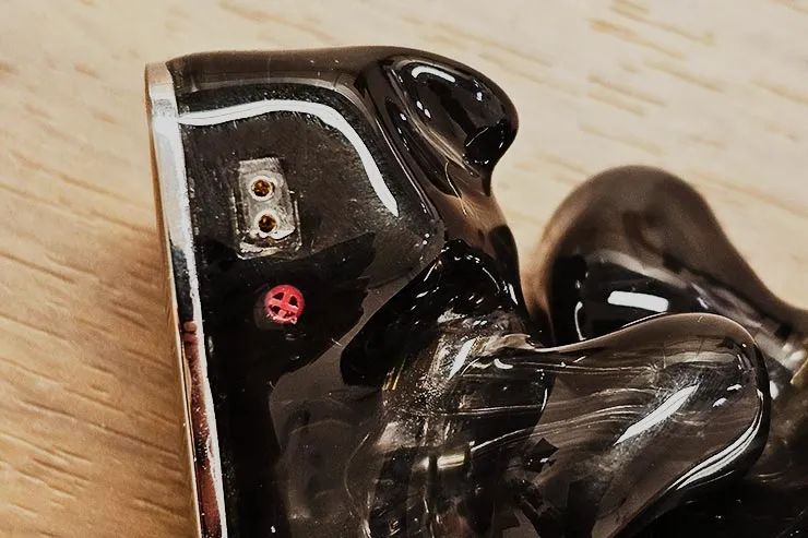 外媒转载：qdc EMPEROR私模评测 | 可在全类型音乐中享受顶级音质的最新旗舰耳塞 - 知乎