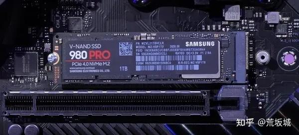 买固态硬盘：PCIe3.0和PCIe4.0应该如何选择？PCIe4.0 插PCIe3.0的固态硬盘可以吗？有哪些推荐？ - 知乎
