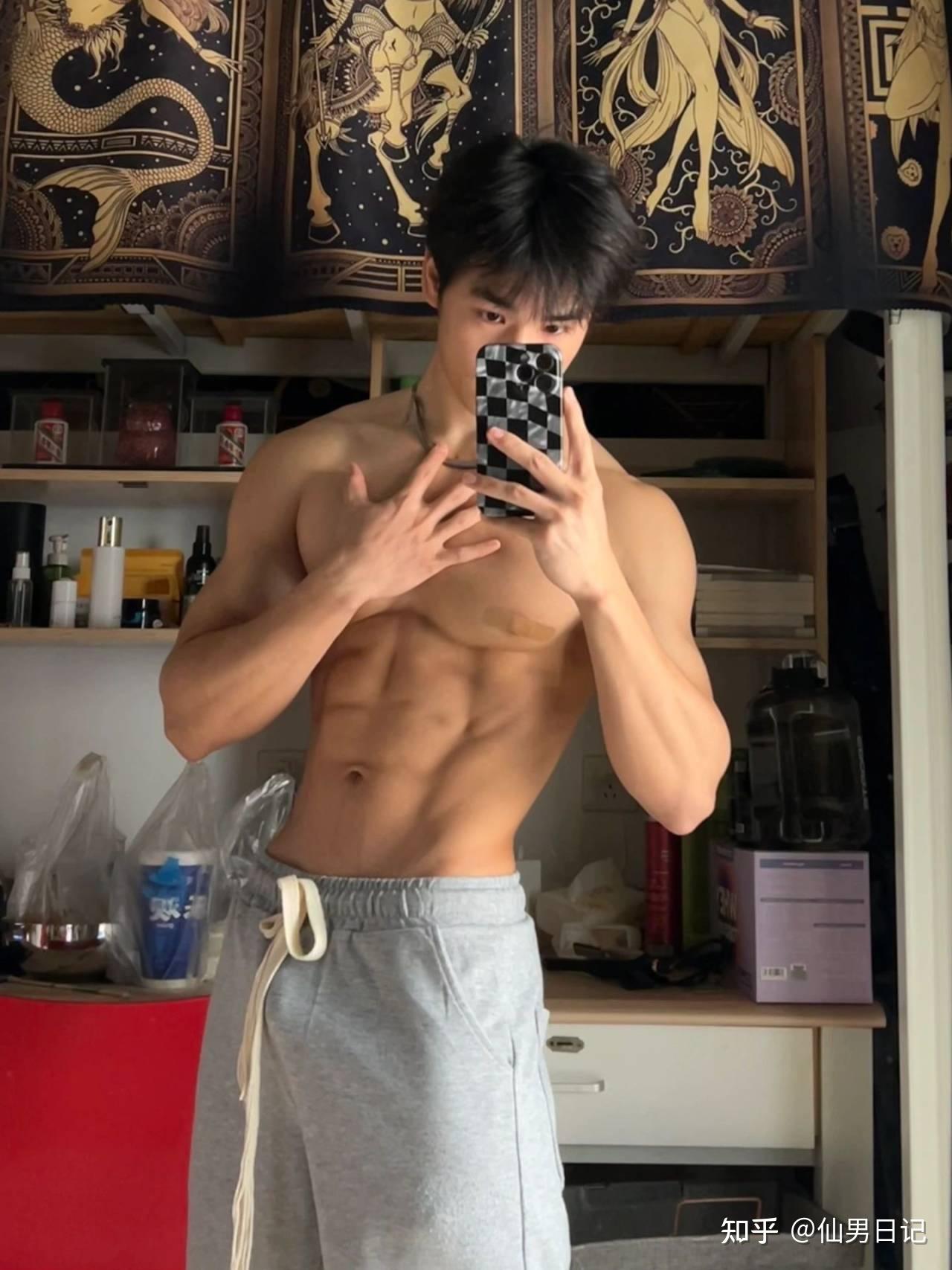 186cm广西男大学生，现在的00后腹肌这么硬吗…… - 知乎