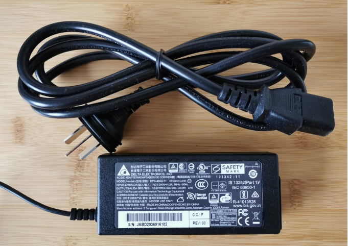 救救内网弱电箱，OpenWrt加持的威联通QHora-301W绝了丨满血万兆与WiFi6！