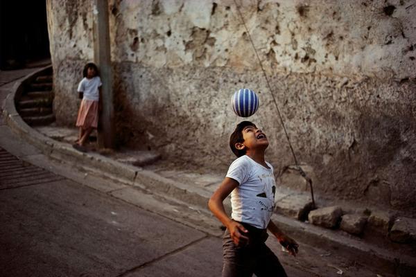 我所知道的摄影师之Alex Webb - 知乎