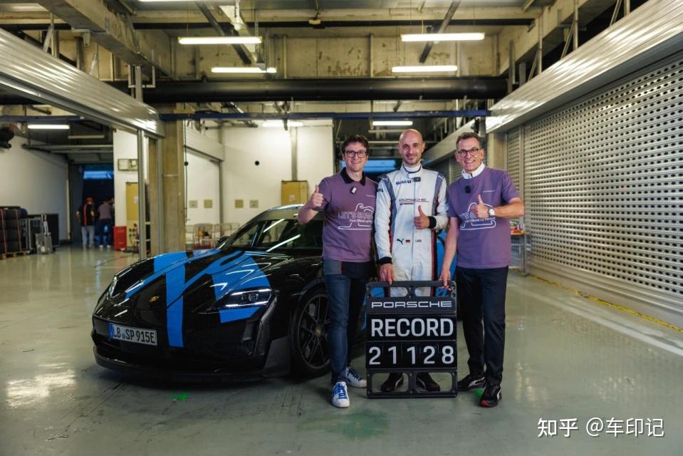 保时捷Taycan Turbo GT雨中创量产车最速纪录 - 知乎