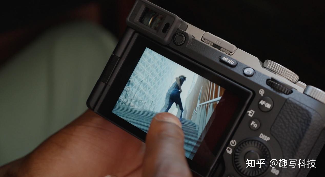 定位不同导致评价两极分化，索尼A7C2和A7CR值得入手吗？ - 知乎