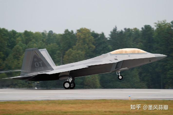 F-22的变体其实也不少：轰炸机、舰载机、六代机、双座版皆有！但都没有服役 - 知乎