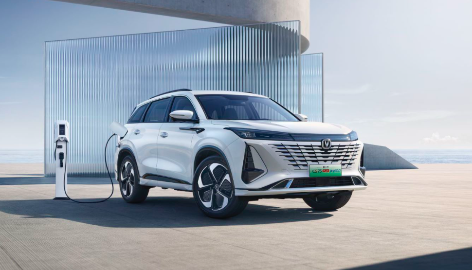 深入电动化转型，长安第三代CS75 PLUS智电iDD亮相 - 知乎