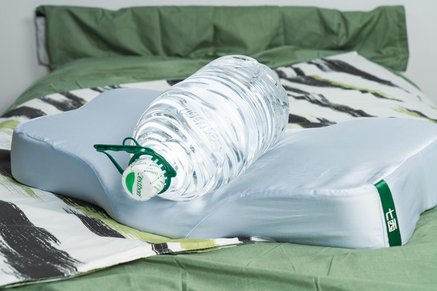 枕头枕头如何选？价格100-400元之间，睡眠博士|亚朵|7C|翼眠|躺岛六款枕头横评，哪款才更值得入手？