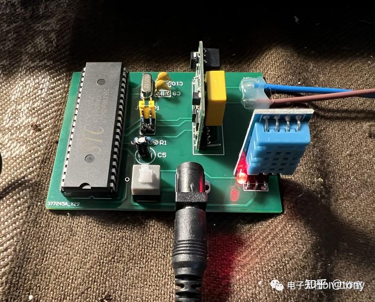 基于51单片机的温湿度测量电力载波通信（实物+原理图+PCB+全套资料） - 知乎