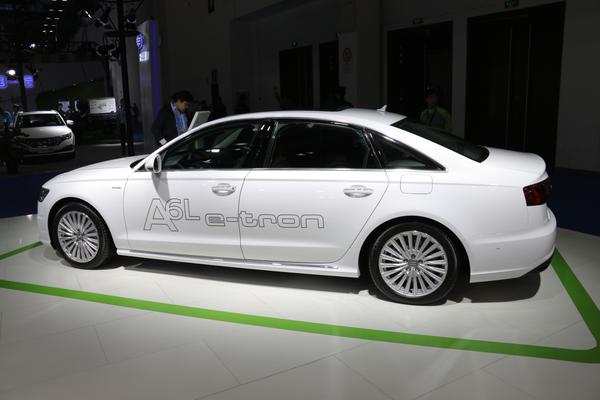 【泡芙车评】再“续”一公里！奥迪A6L E-Tron - 知乎