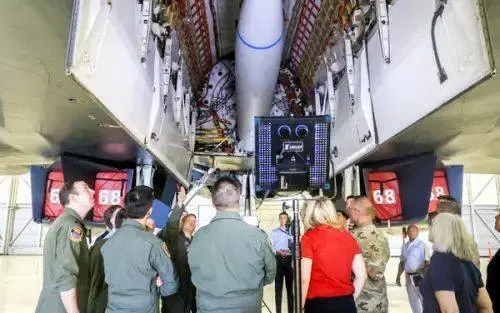 [反舰弹界的高低搭配?]AGM183A性能与使用战术推测——反辐射导弹? - 知乎