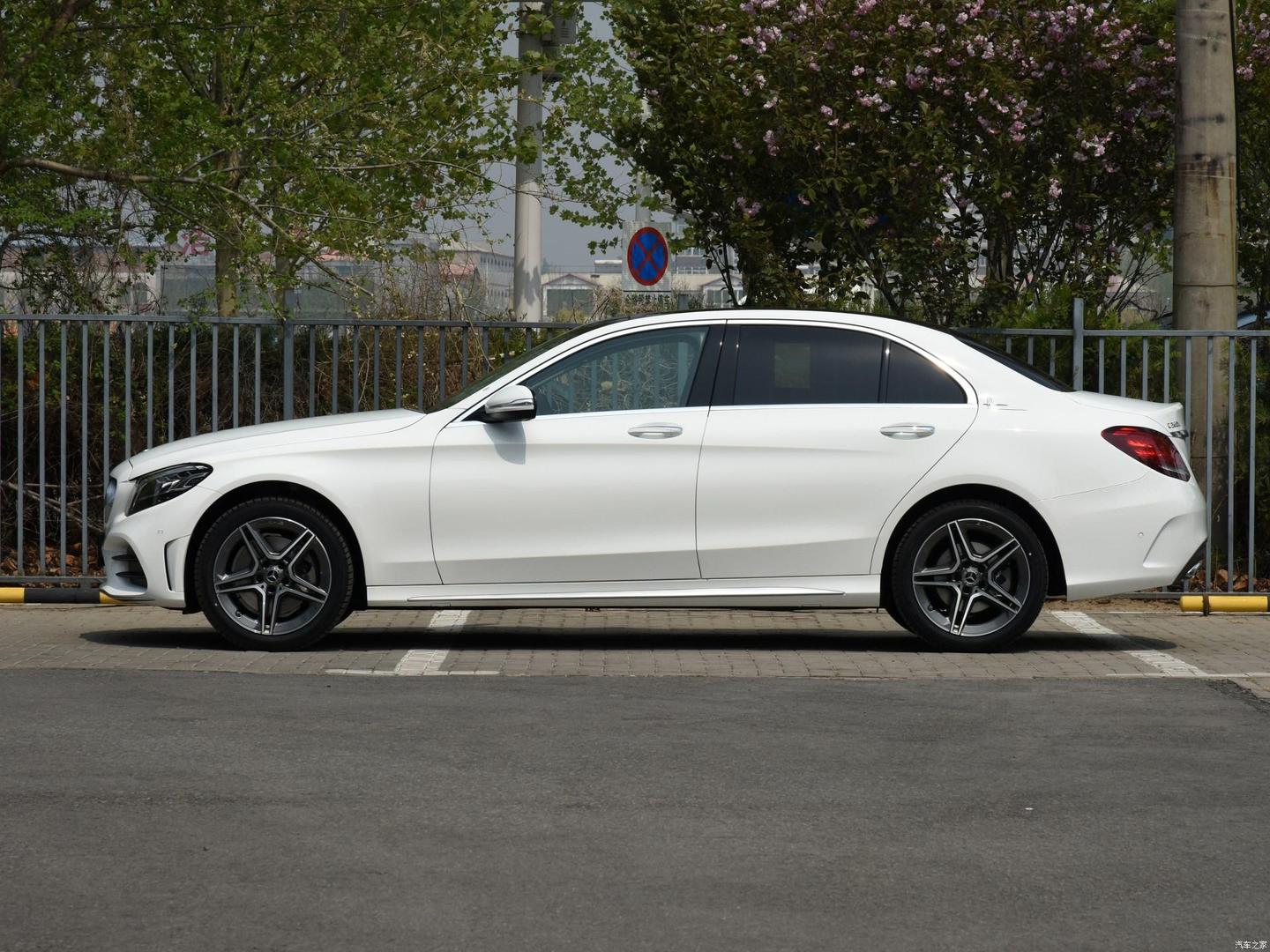 针尖对麦芒！奥迪A4L对比奔驰C 260L - 知乎