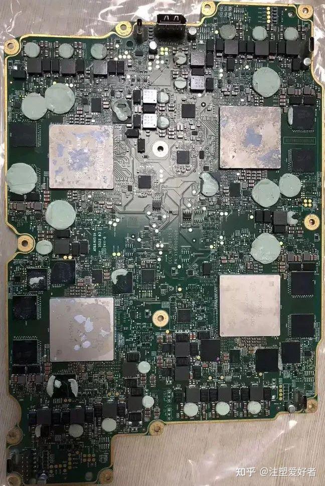 智能驾驶控制器的电路板（图片） - 知乎