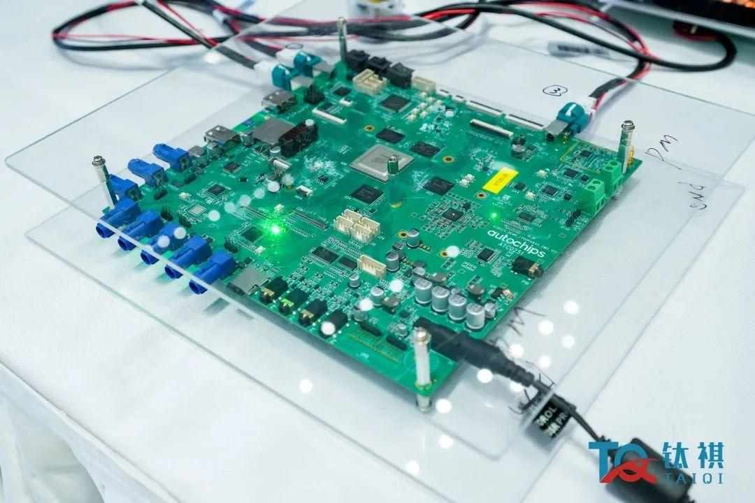 走进一汽红旗丨四维图新旗下杰发科技AC8025智能座舱方案受关注 - 知乎