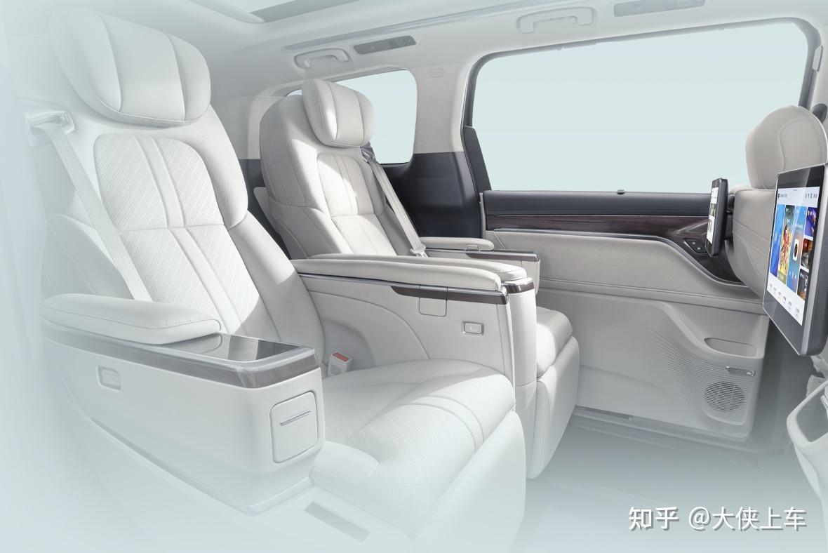 标配三联屏+8155芯片，还有3.2米超长轴距，这款MPV比GL8更香！ - 知乎
