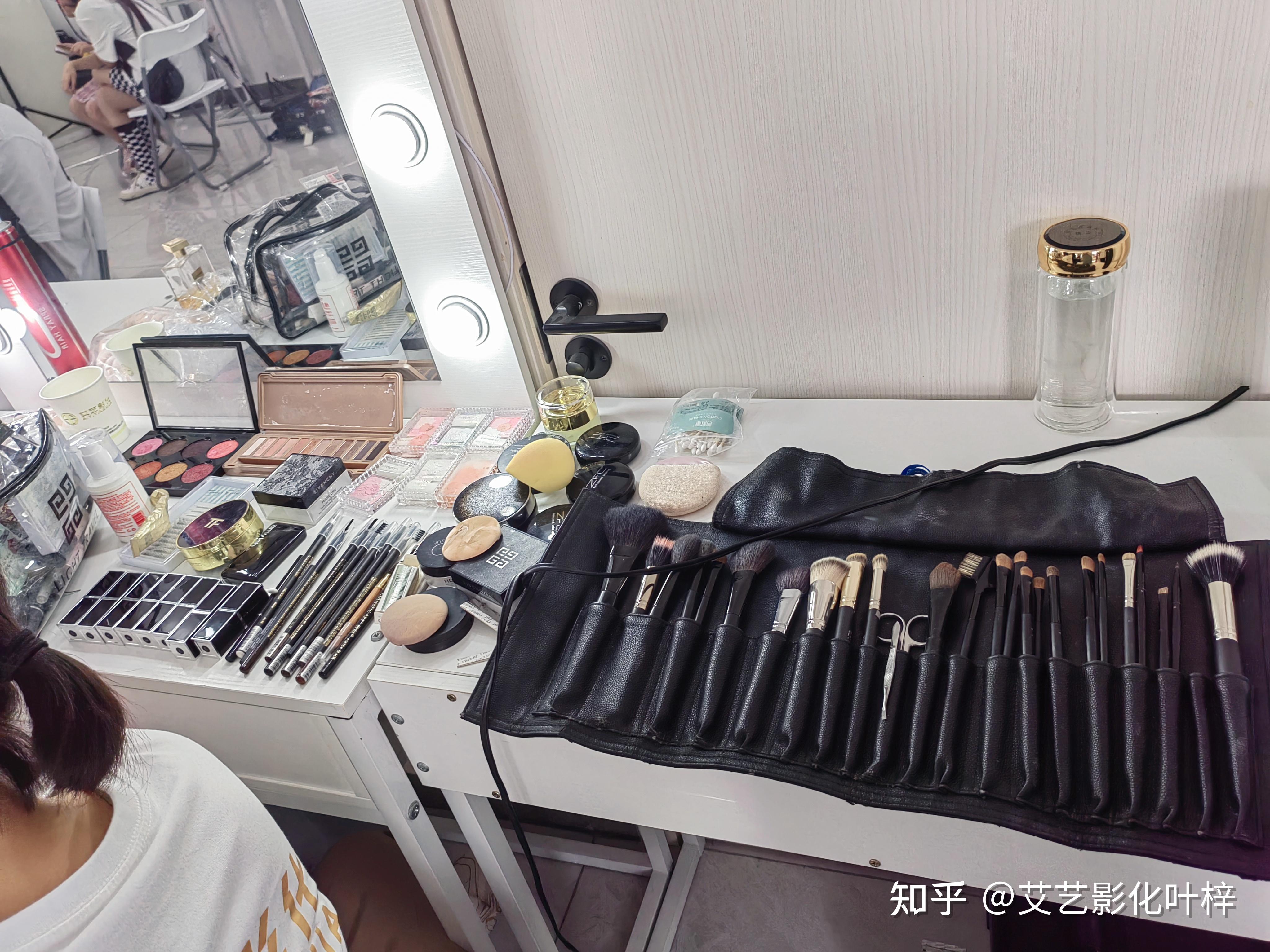做剧组化妆师需要保持工作热情 知乎
