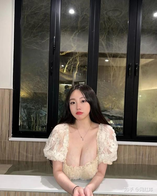 INS美女 | 韩国性感网红Kimusedin，高颜值好身材，还是一位老板娘 - 知乎