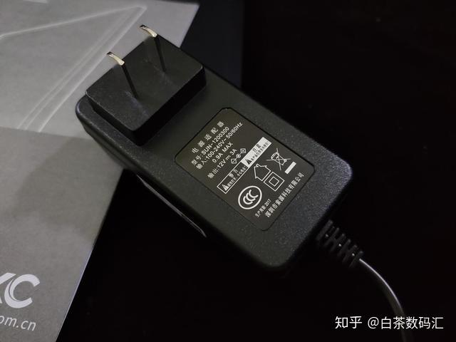 HKC-GF40开箱轻体验：自带物理外挂，千元不到144高刷显示器 - 知乎