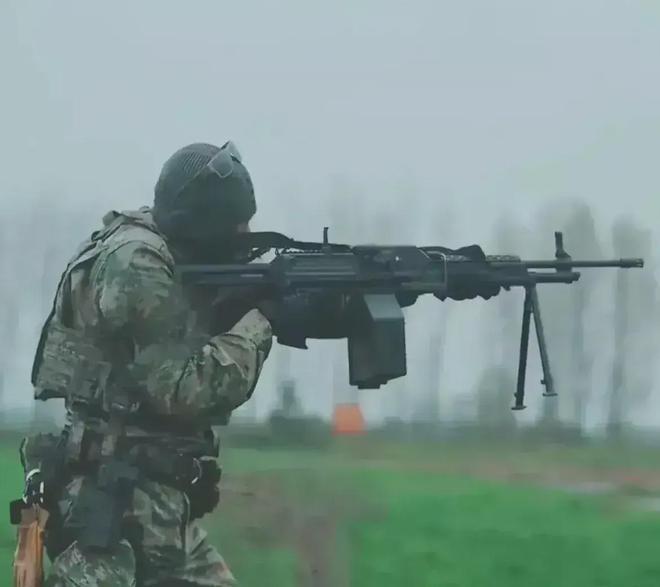 我军QJB-201轻机枪：步兵班组的全新火力担当 - 知乎