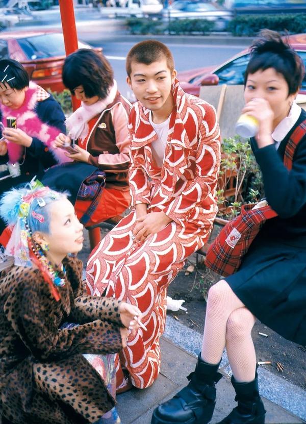 Y2K是啥？20年前的【Y2K美学】为何突然爆火？ - 知乎