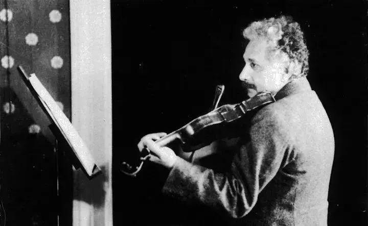 20张照片，看完爱因斯坦的一生 - 知乎