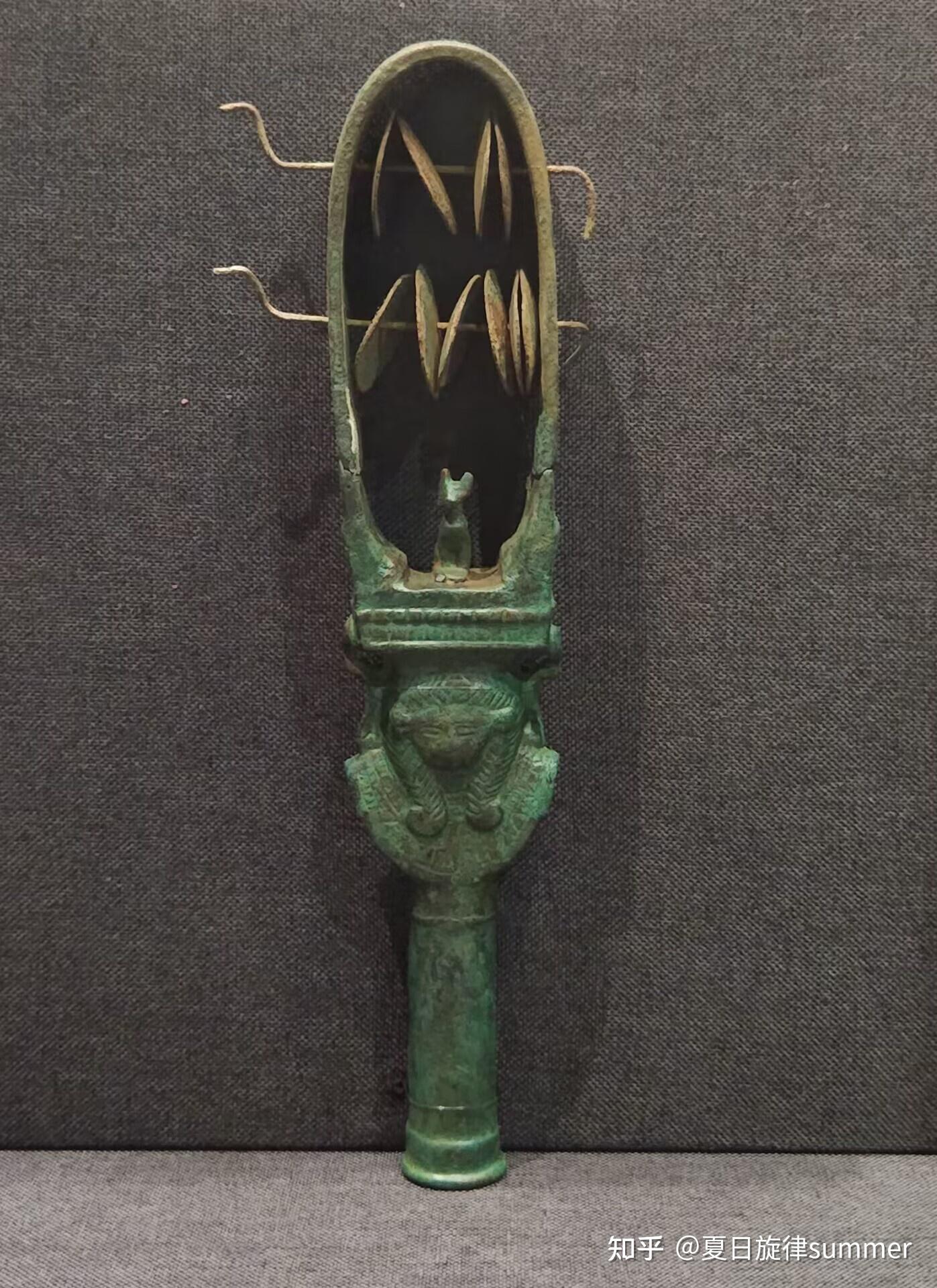 “遇见古埃及 木乃伊文物特展”10 距今6、7000年前的前王国时期以及新王国、晚王国、罗马帝国时期的陶器、石壶、罐子和古埃及的各种乐器 - 知乎