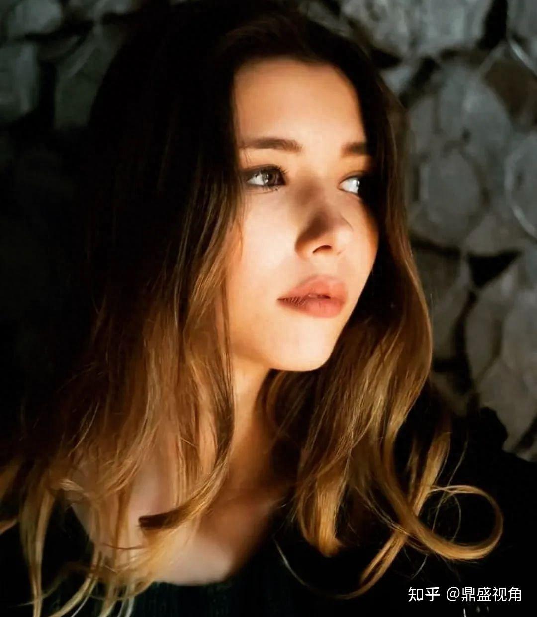 惊艳！欧美娱乐界三大双馨美女现身，照片让人心动不已 - 知乎