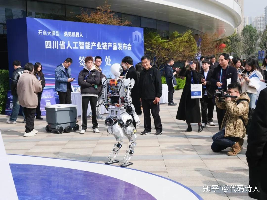 英伟达GTC 2025展示呆萌机器人Blue，宇树G1机器人首次完成侧空翻，波士顿动力Atlas再添新技能 - 知乎