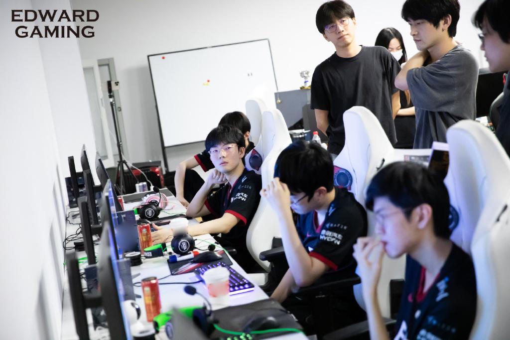 LOL：输给V5，Dionb爆料EDG核心选手要离队，今年EDG难拿世界冠军 - 知乎