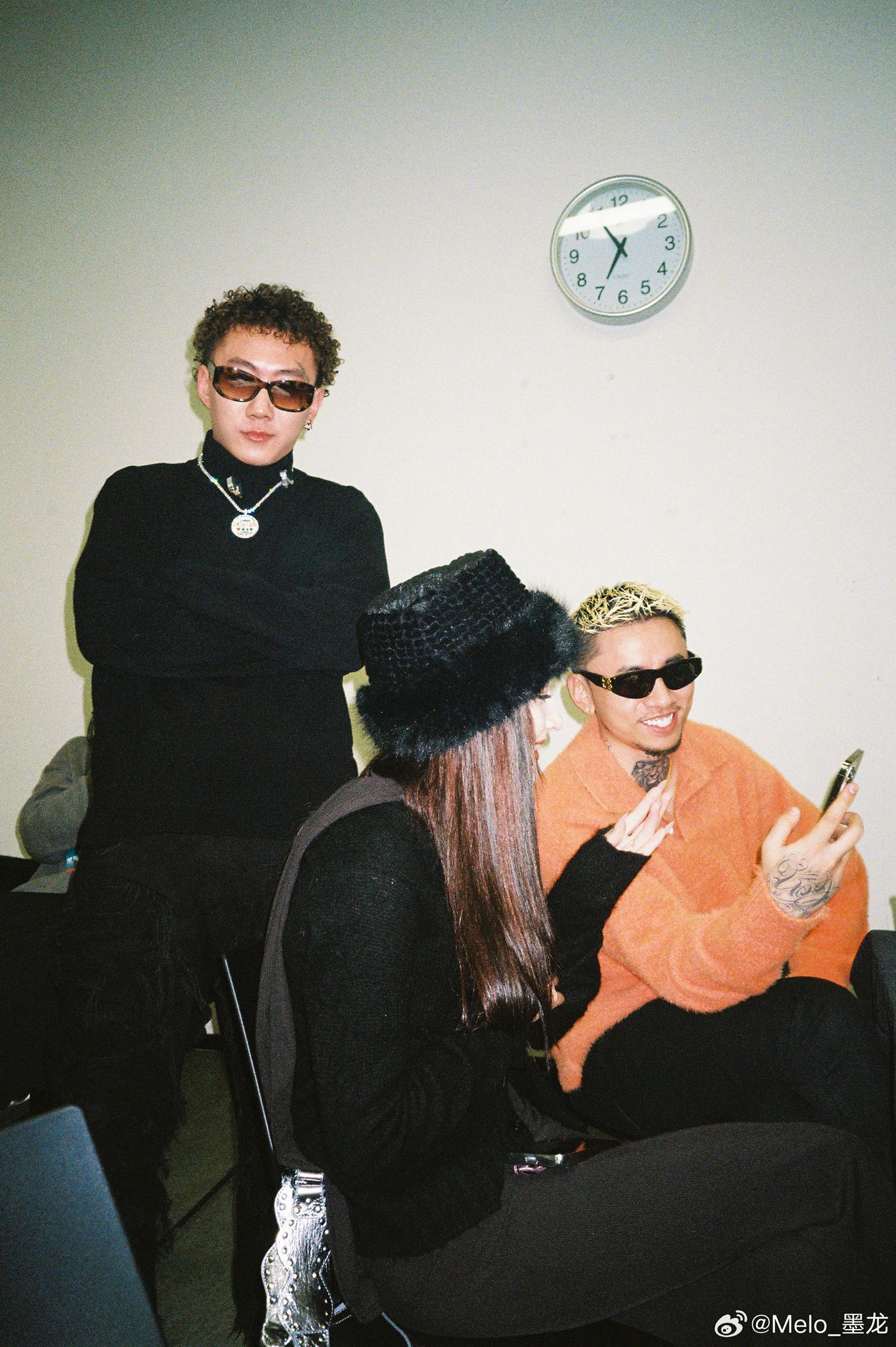 恋情公开！马思唯和新女友同框出镜！ - 知乎