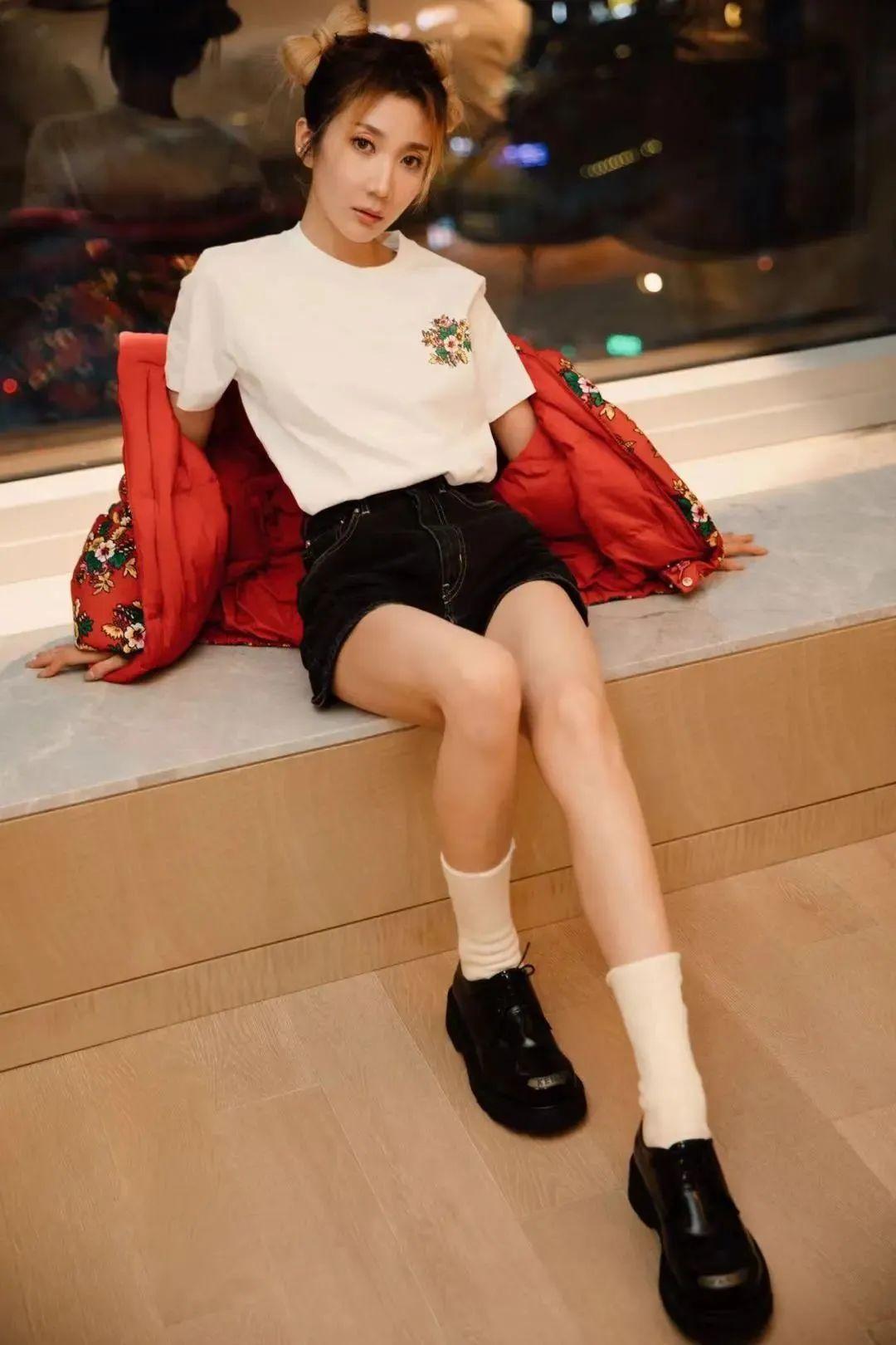 NINEONE#赵馨玥现身KENZO限时花店与「花样制燥」派对之夜，美丽星动官身份助燃时尚COSMOPOLITIAN「美丽之夜」 - 知乎