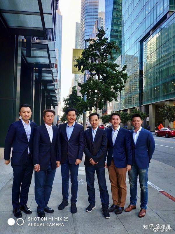 雷军一张高管合照，暴露“老板穿啥，我就穿啥”的潜规则！ 知乎